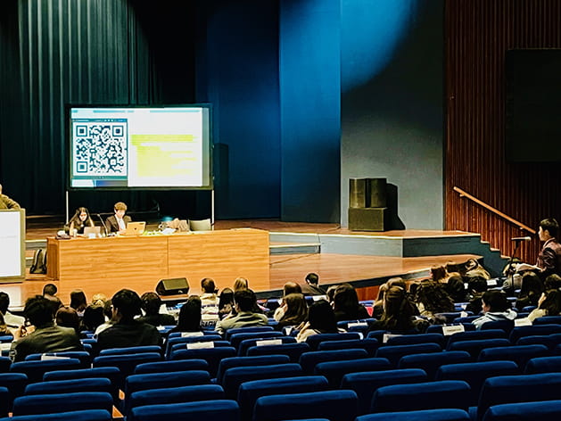 Model United Nations delegates attend THIMUN